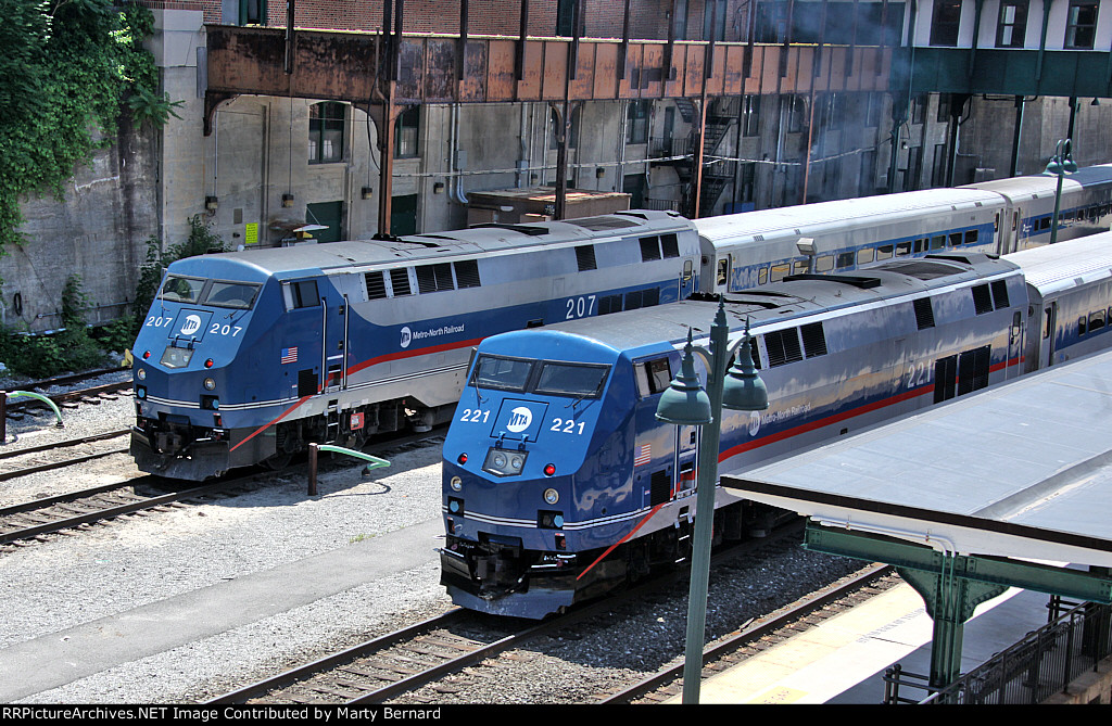 Metro North 221 and 207